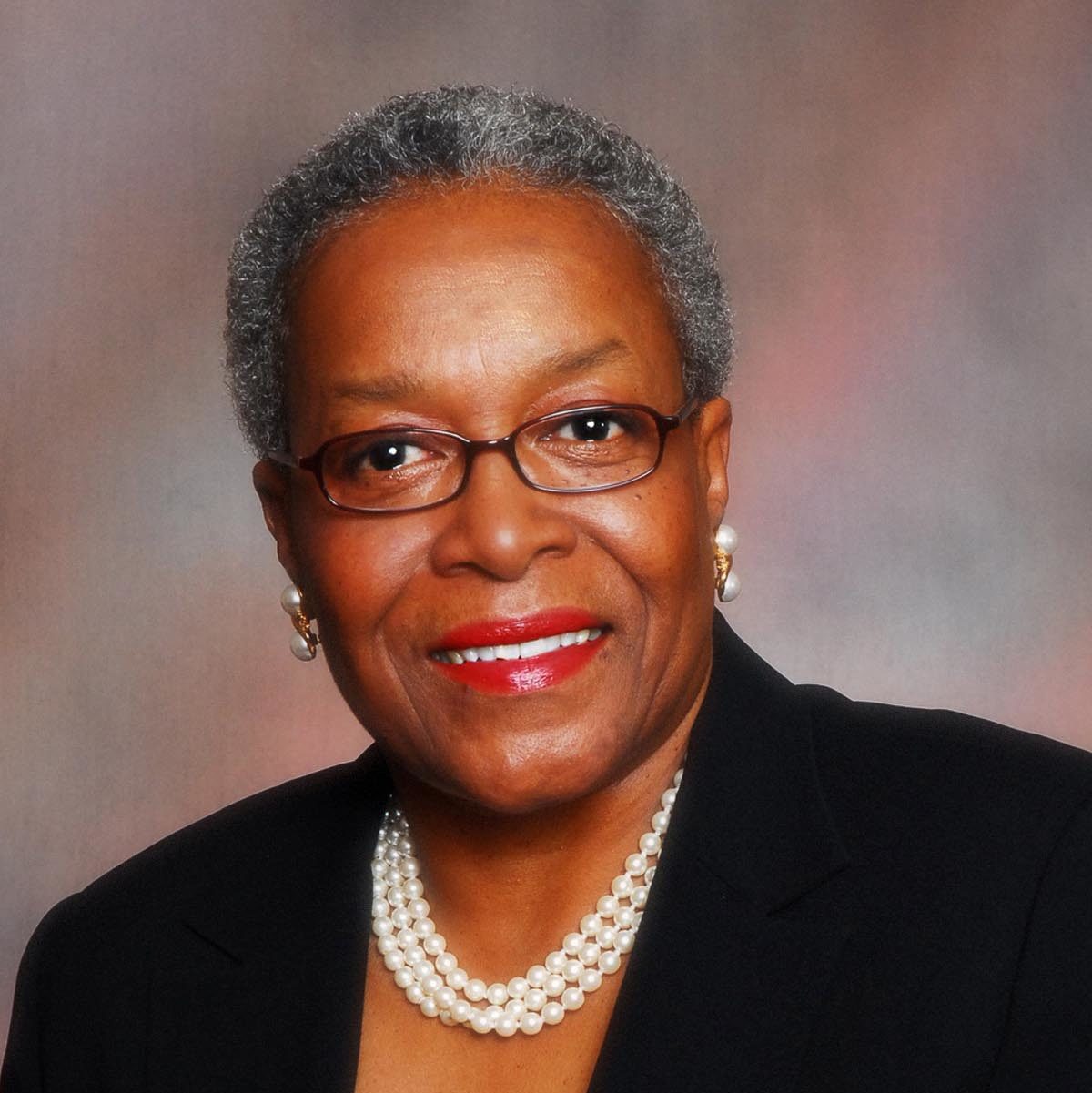 What’s Sarah Dodd Reading? – Charlotte Mecklenburg Library Foundation